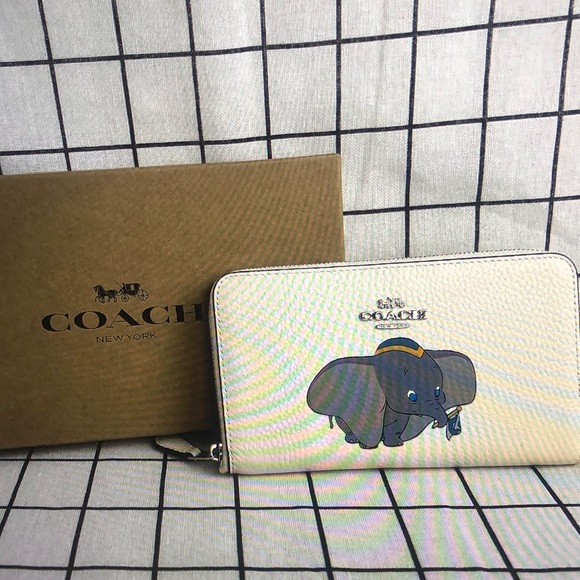 Coach | Bags | Coach Ivory Wallet With Dumbo Design | Poshmark